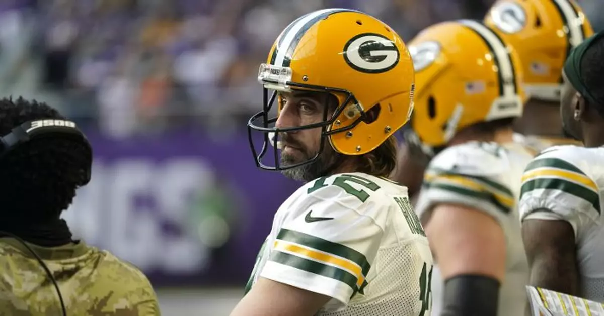 Packers' Rodgers says he's been playing with fractured toe