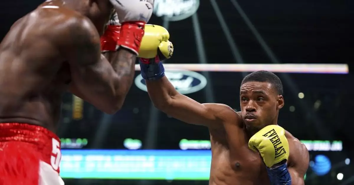 Spence adds 3rd title belt with TKO over WBA champ Ugás