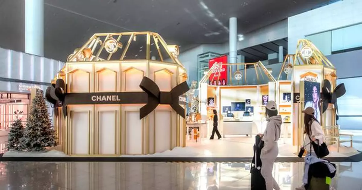 Shinsegae Duty Free unveils the largest Chanel Winter Tale podium in ...