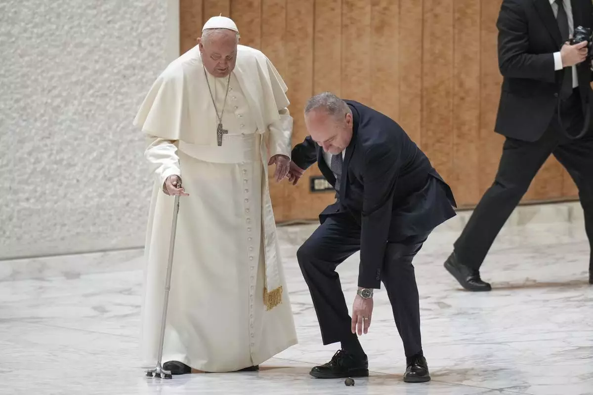 Pope Francis stumbles while walking into Jubilee audience at the ...