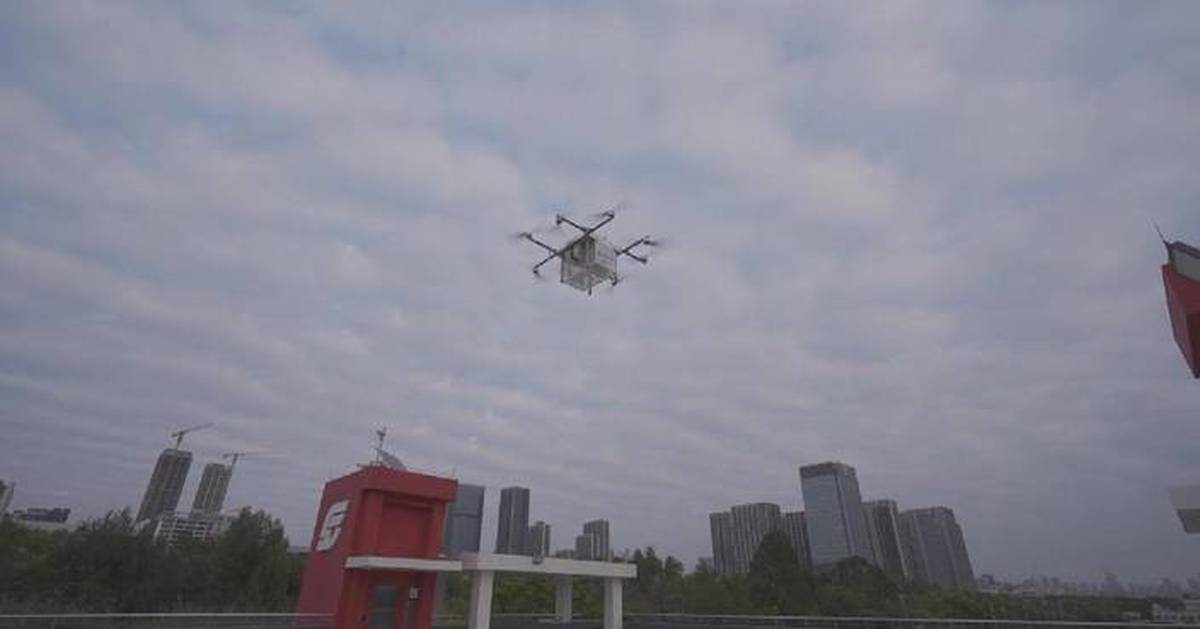 Smart logistics center begins operation in south China’s Shenzhen