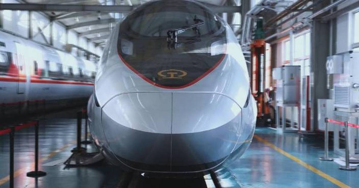 Prototypes of China's new high-speed train CR450 undergo testing