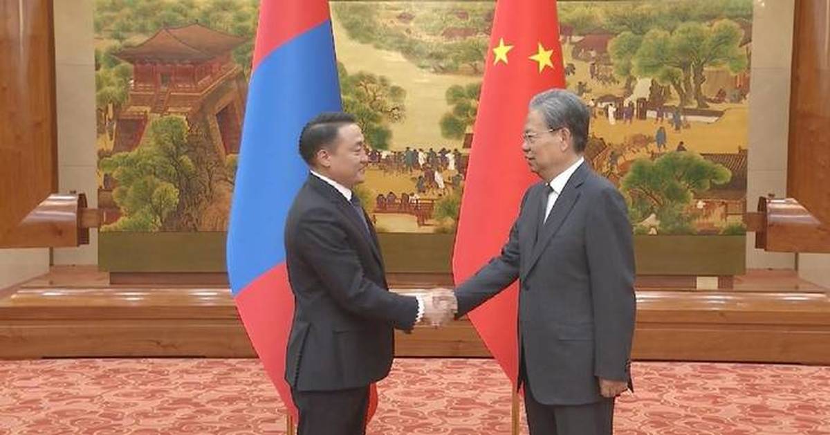 Top legislator meets chairman of Mongolia's State Great Hural