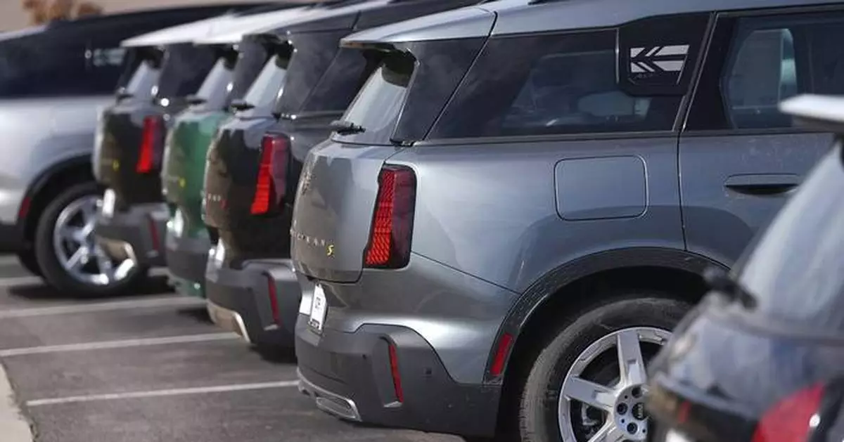 US consumers remained cautious about spending last month as inflation ...