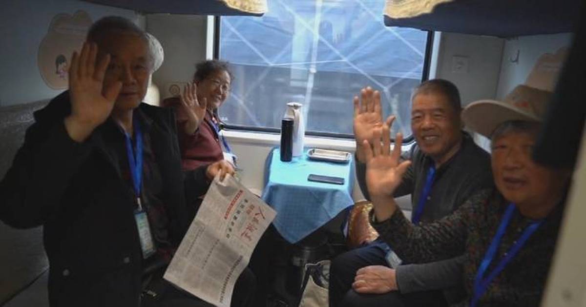 China's "silver trains" redefine senior travel with customized services