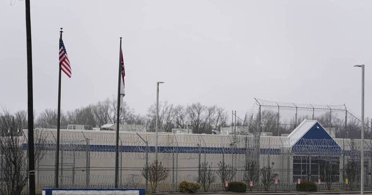 Immigrant detainees begin arriving at former prison in rural Tennessee town