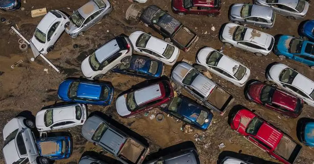 Deadly landslides and flooding cut off 300 communities in Mexico