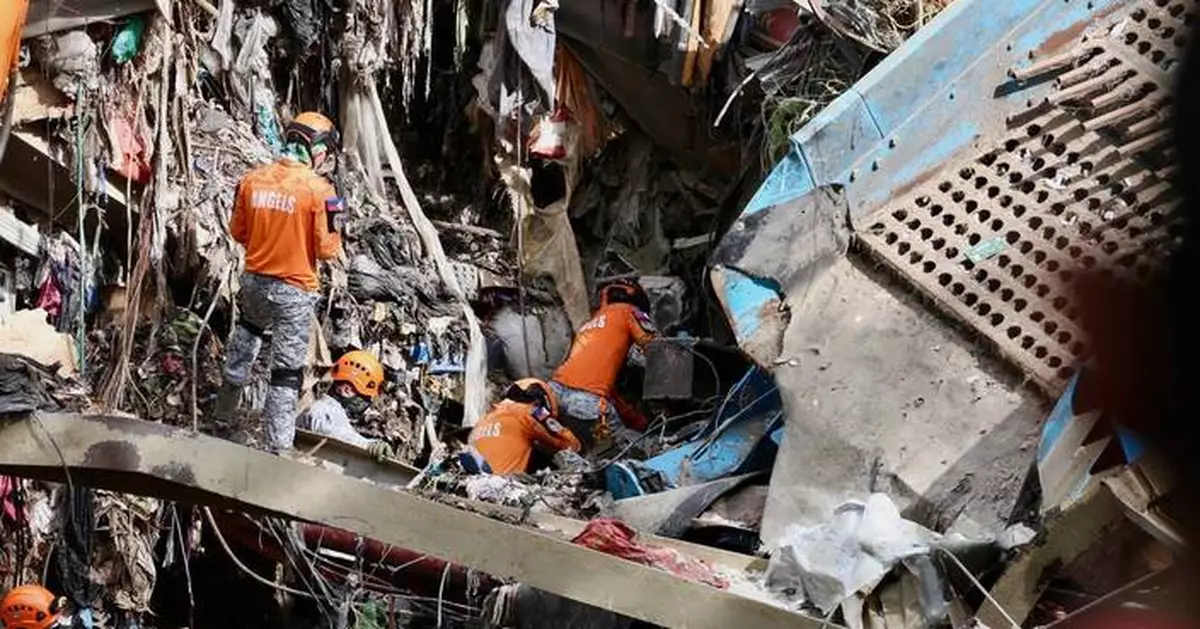 Filipino rescuers detect 'signs of life' in garbage avalanche that ...