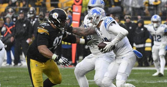 Lions QB Jared Goff sits out practice with oblique injury