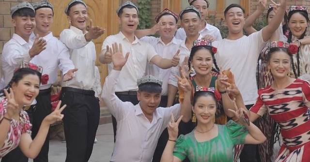 Xinjiang Muslims celebrate Corban Festival with family reunions, feasting