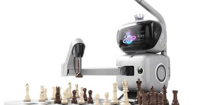 SenseRobot's AI Chess Robot Triumphs Over Four-Time Women's World Chess ...