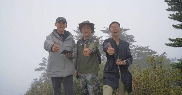 Students from China's new panda college embark on outdoor training course