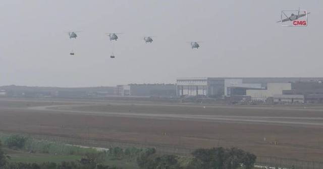 Chinese navy helicopters perform formation flight at Zhuhai airshow