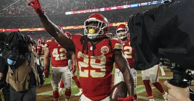 Mahomes throws 3 TD passes, Hunt scores TD in overtime as Chiefs beat ...