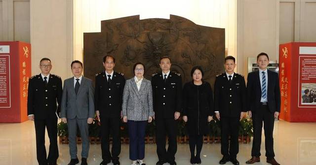 Hong Kong and Shenzhen Customs Meet to Prepare for New Visitor Scheme ...