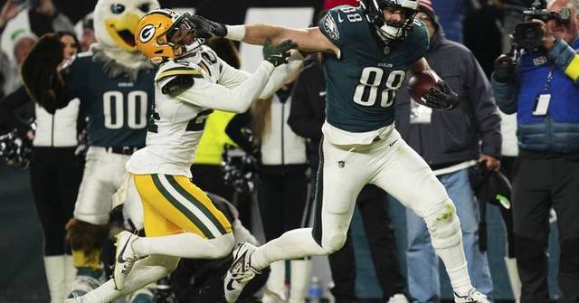 Hurts tosses 2 TD passes and Goedert throws 3 stiff-arms to lead Eagles ...