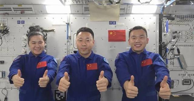 China's Shenzhou-19 crew sends New Year greetings from space