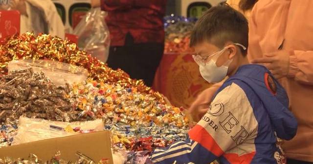 Spring Festival markets in Taipei filled with lively festive vibe