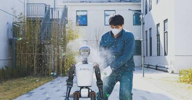 CMG robot dog athletics event shows humanoid robots' impact resistance