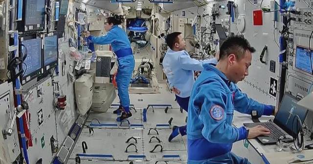 Shenzhou-19 crew conducts science experiments in space