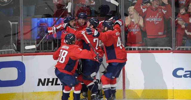 Alex Ovechkin ties Wayne Gretzky's NHL record with his 894th goal