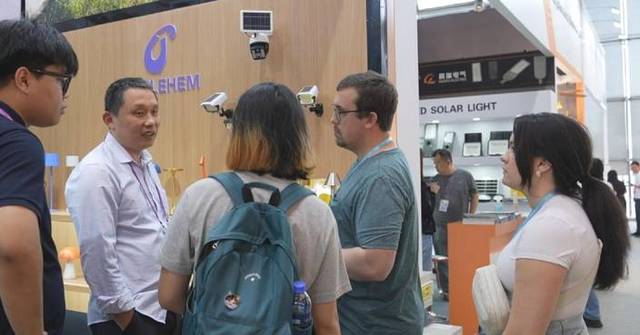 US buyers flock to Canton Fair to secure supply despite tariffs