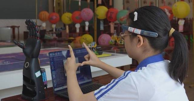 AI empowers digital teaching, learning across China