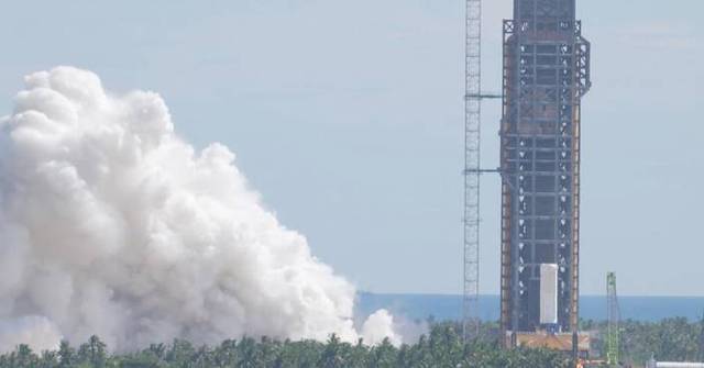 China's Long March-10 carrier rocket succeeds in second static fire test