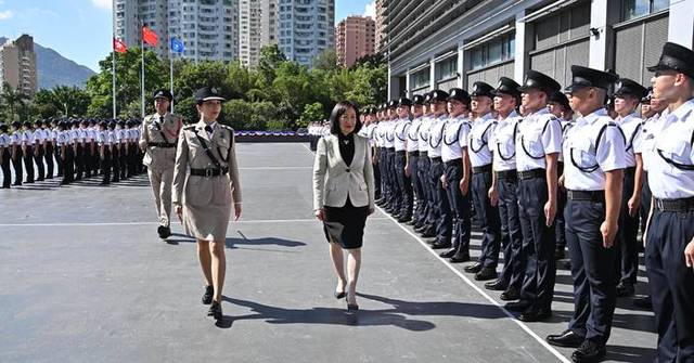 Regina Ip Celebrates Graduation of 211 Immigration Officers at Skytrax ...
