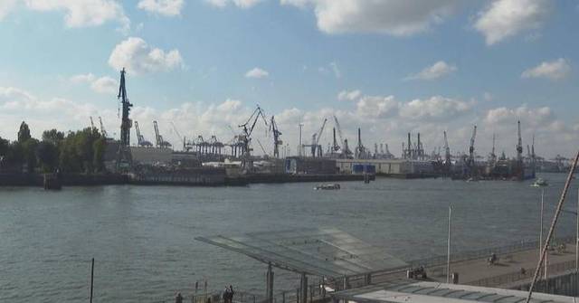 Germany's biggest port sees trade with US falling 24 percent this year