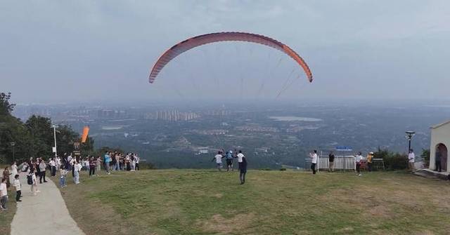 Low-altitude tourism soars in popularity during China's National Day ...