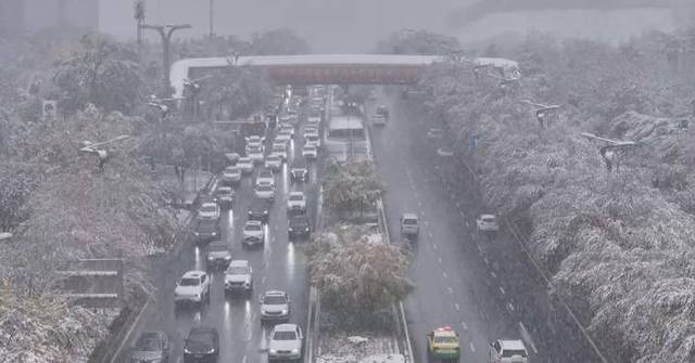 Multiple regions see first snowfall of autumn in China