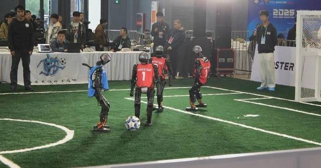 National robot competition starts in Hebei