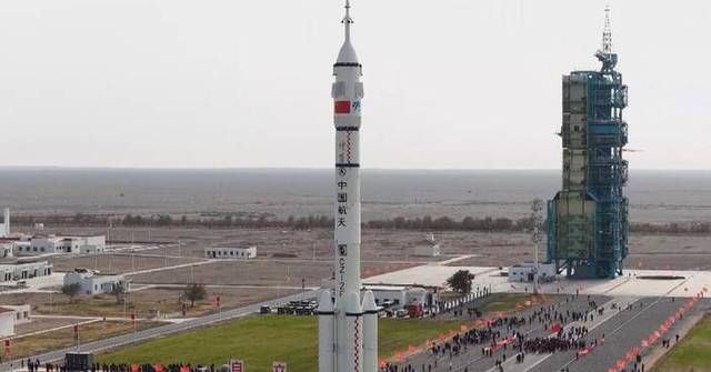 Engineer unveils complex transfer of Shenzhou-21 spaceship-rocket combo ...