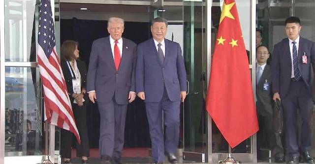 Xi, Trump walk out of meeting venue, shake hands