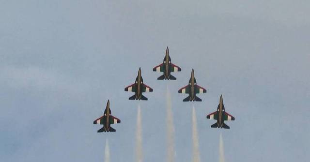 UAE aerobatic team showcases China's advanced jet trainers at Dubai Airshow