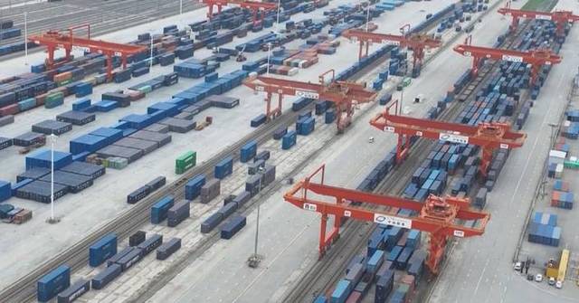 Xi'an launches first timetabled China-Europe freight train to prague