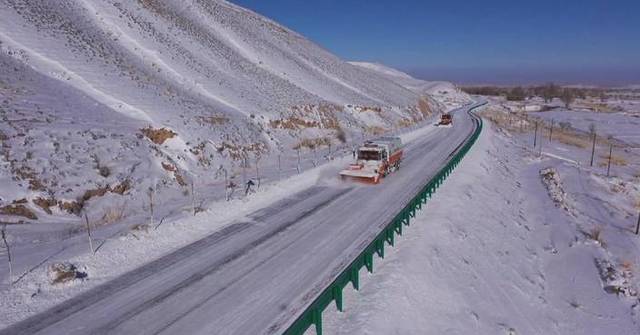 Cold wave sweeps northern China with heavy snow, sandstorms, strong winds