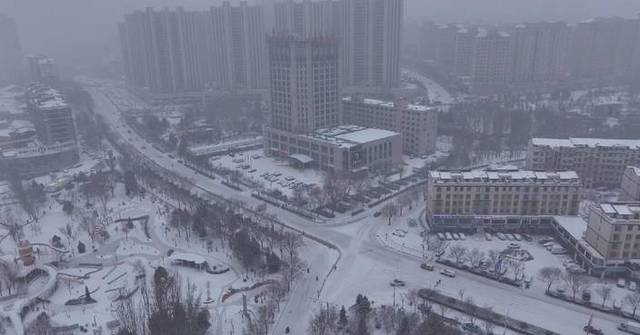 Prompt clearing efforts begin amid season's first snowfall in northern ...