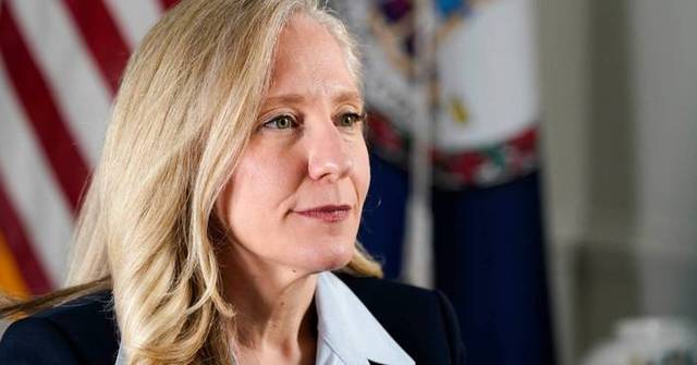 Abigail Spanberger sworn in as Virginia's first woman governor
