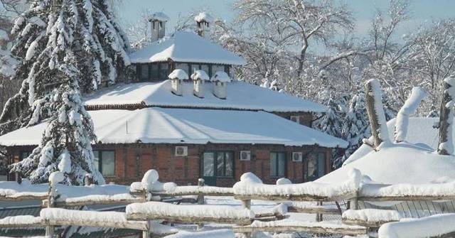 Heavy snow triggers floods, power outages in western Serbia