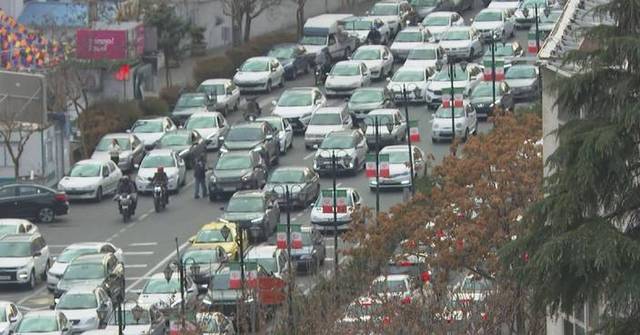 Traffic operating normally, internet remains restricted in Tehran