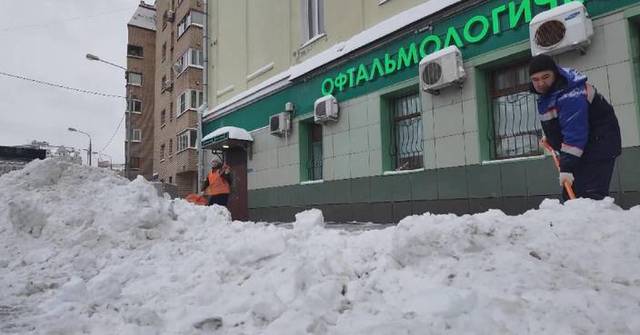 Snowstorm batters Moscow, prompting orange alert, causing flight ...