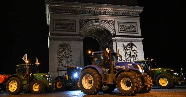 French farmers drive 350 tractors to Parliament to protest low incomes ...