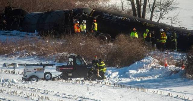 Freight train derails in Connecticut, sending cars carrying liquid ...