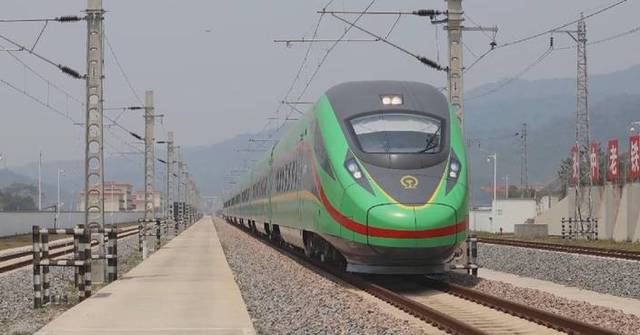 China-Laos Railway fuels cross-border tourism, trade