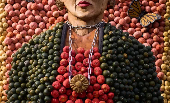 Pumpkin festival near Berlin features giant sculptures of powerful ...