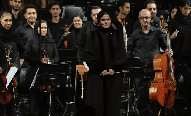 Photos of the first female conductor to lead a Tehran Symphony ...