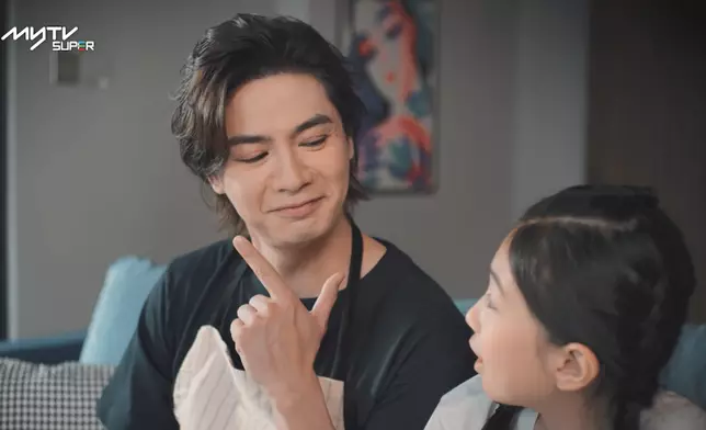 myTV SUPER《電視3.0》全新功能5.19免費登場 羅子溢化身暖男爸爸與女兒「睇電視」新體驗