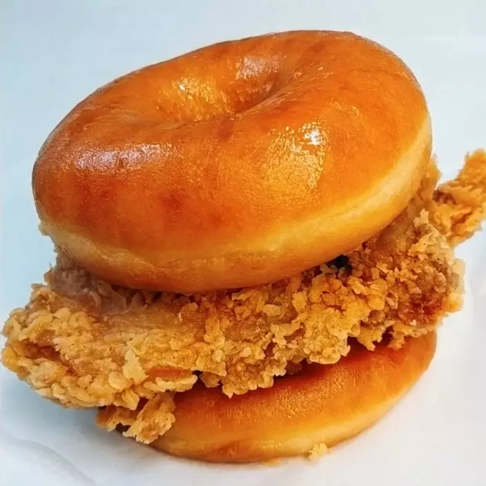 韓Dunkin x KFC經典碰撞！全新脆炸雞扒冬甩堡神奇組合